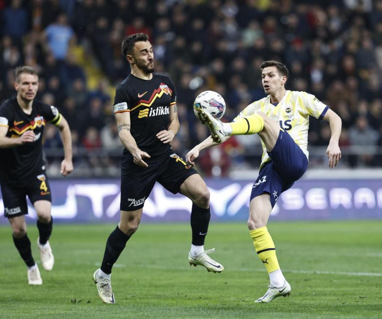 UĞUR MELEKE'DEN YORUMLAR - Uğur Meleke: "Tribünü susturmak sokağı ...