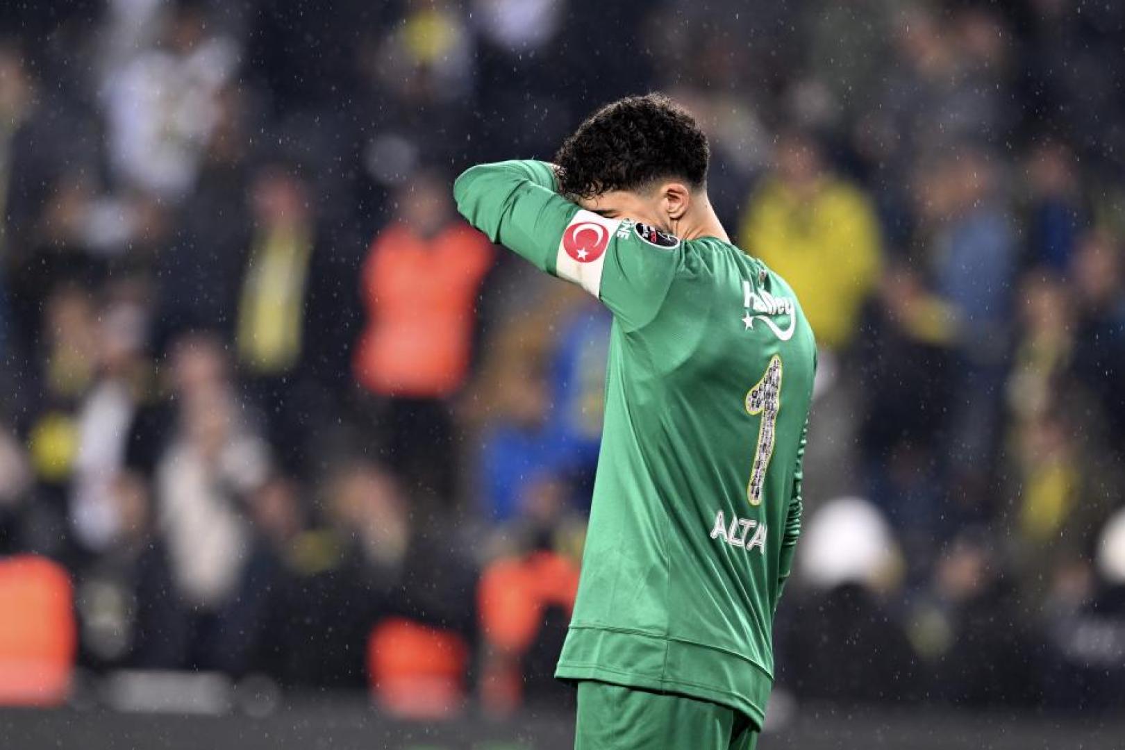 UĞUR MELEKE'NİN DEĞERLENDİRMESİ - Uğur Meleke: "Jesus kopyası var kenarda"